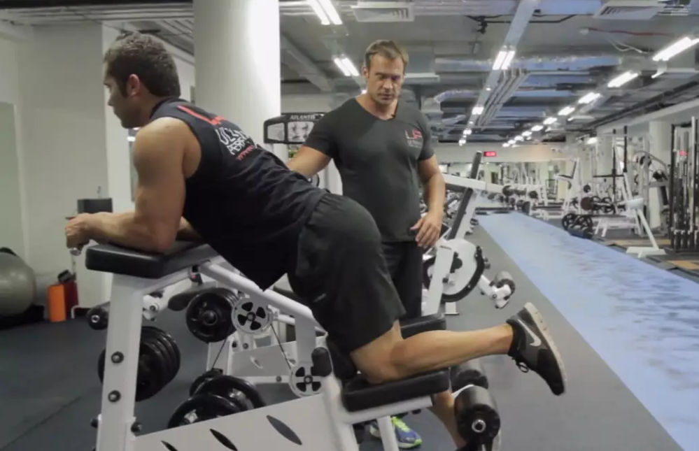 Kneeling Leg Curl with Plantar Flexion | Ultimate Performance