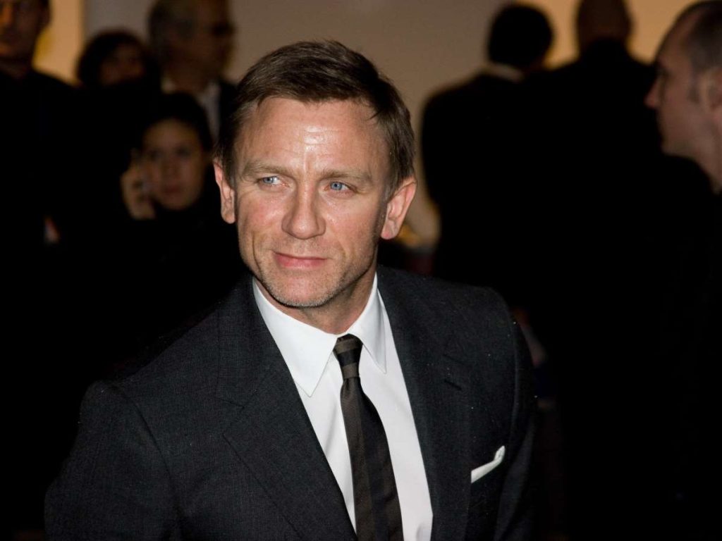 How to get a body like Daniel Craig – Chest and Triceps Workout ...