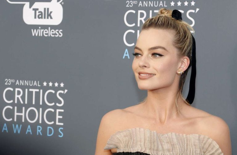 How to Get a Body like Margot Robbie: Upper-Body Workout | Ultimate ...