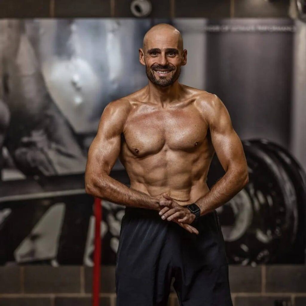 Father-of-three Carlos drops 35kg and builds a six-pack.